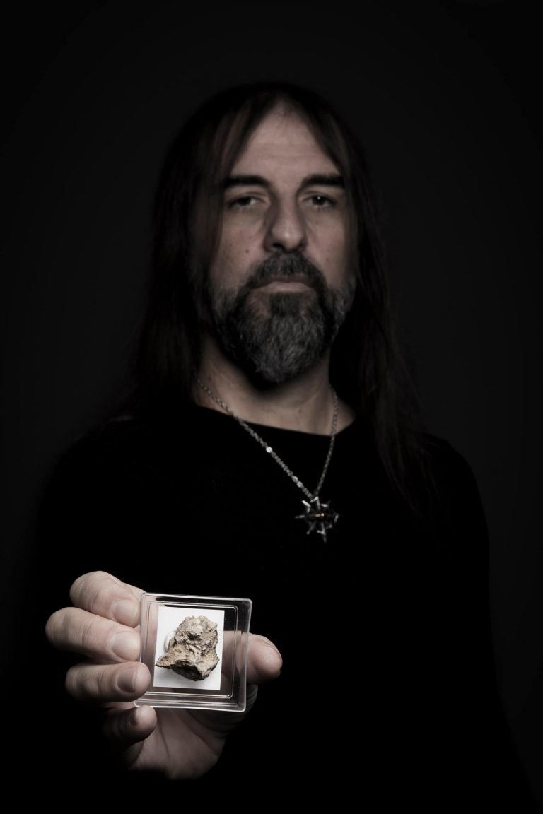 Metal Hangar 18 « Кръстиха фосил на Sakis Tolis